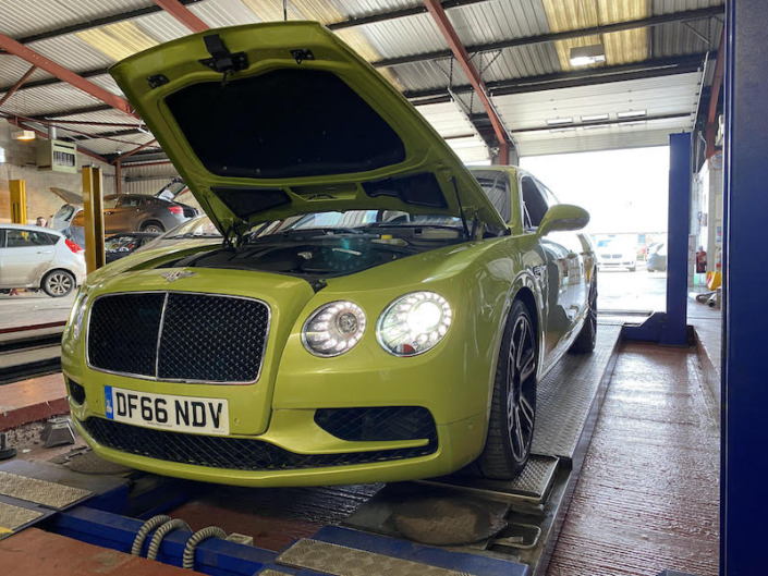 MOT & Service Package - A full and comprehensive service at D&D Tyres